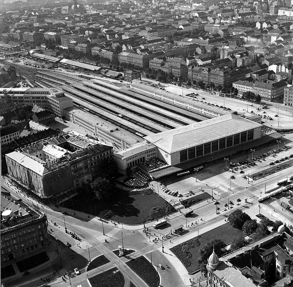 1955-09-15 Westbahnhof Luftbild.jpg